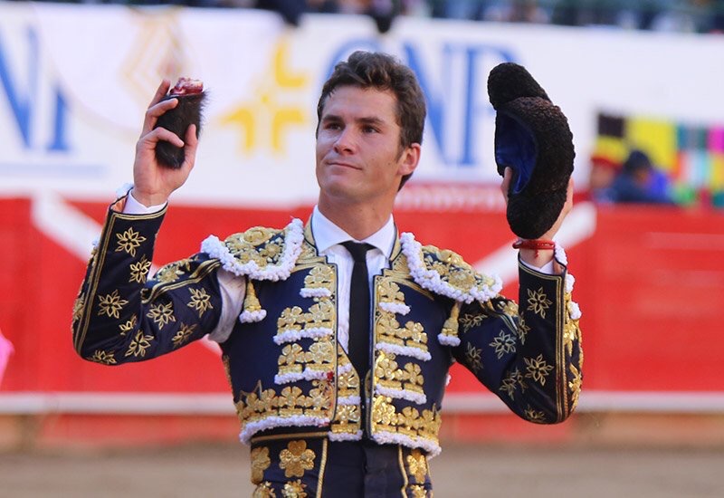 Ocho con Ocho: “Enluqueció” Por Luis Ramón Carazo – DE SOL Y SOMBRA