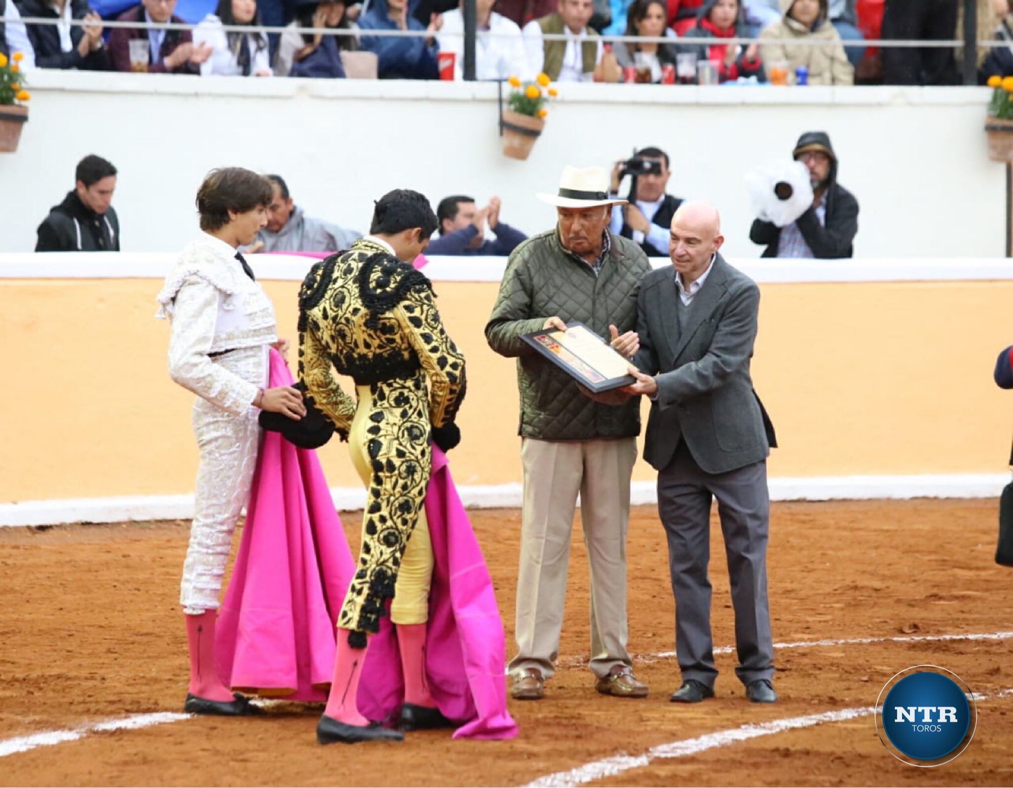 Ocho con Ocho: Recordar es vivir Por Luis Ramón Carazo – DE SOL Y SOMBRA