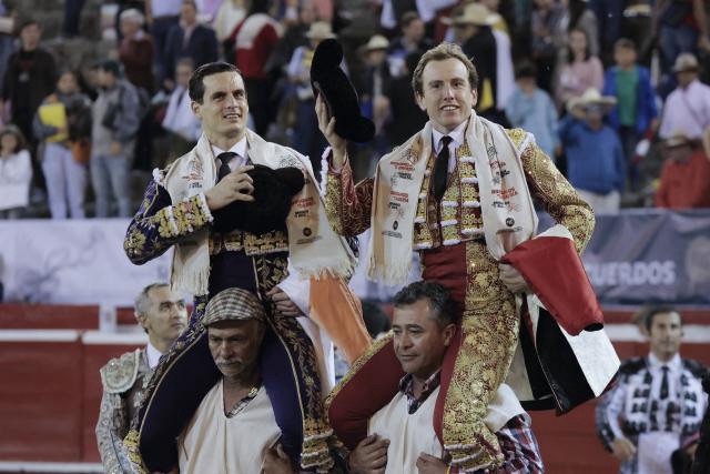 Ernesto Gutiérrez, Román y Galván triunfan en Manizales. – DE SOL Y SOMBRA