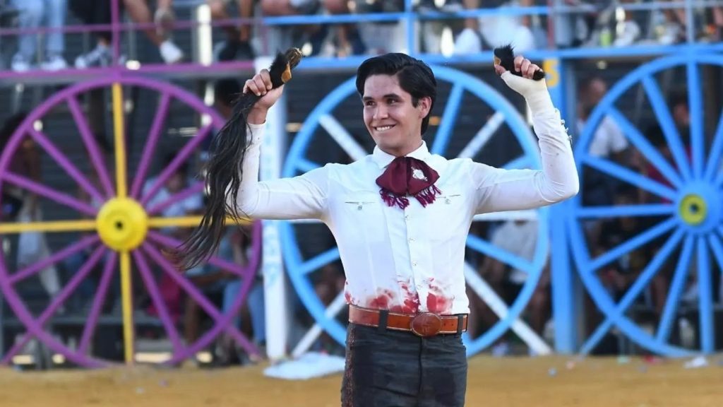 El novillero mexicano Jairo López se alza como triunfador de los ...